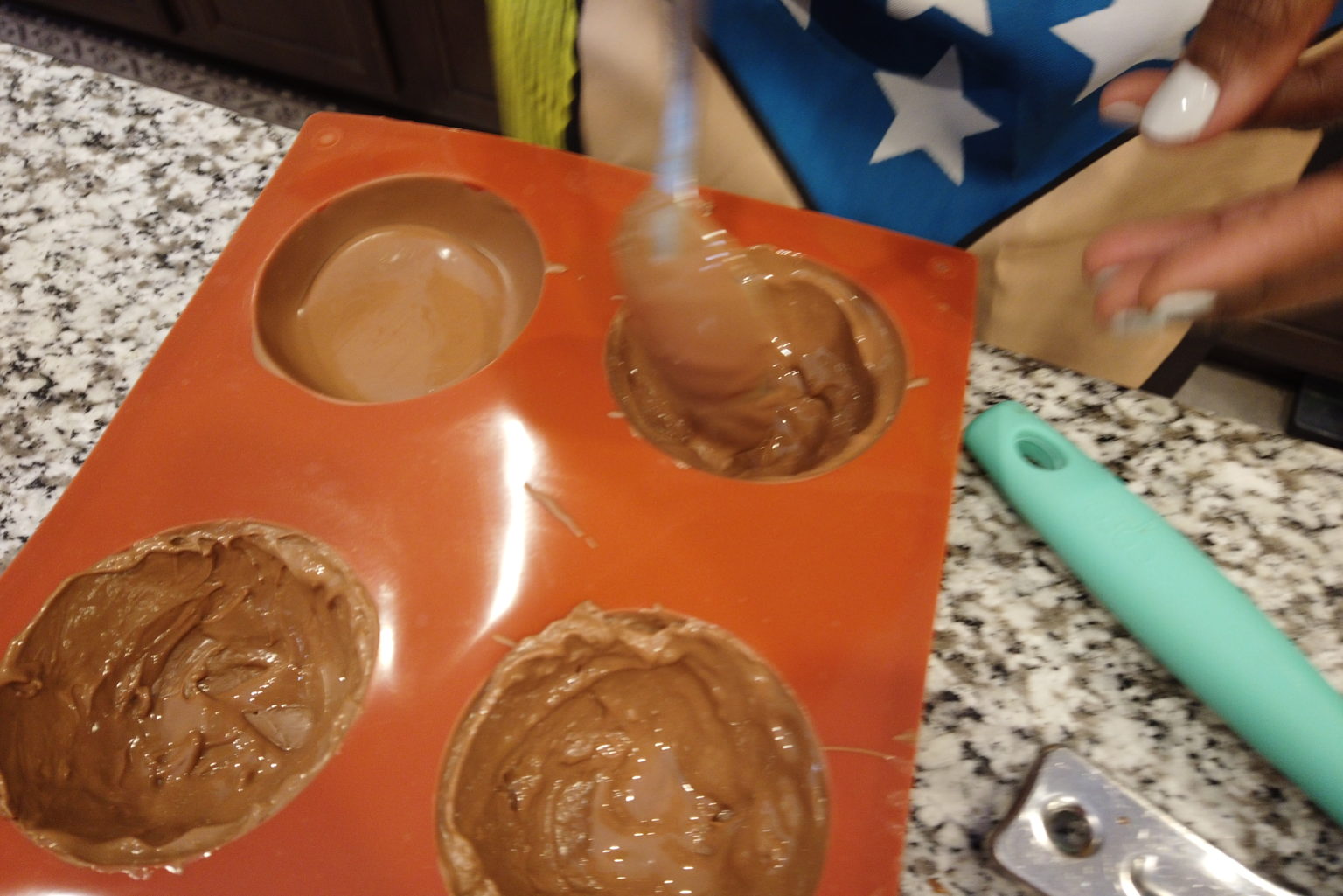 DIY HOT CHOCOLATE BOMBS! SUPER EASY RECIPE!